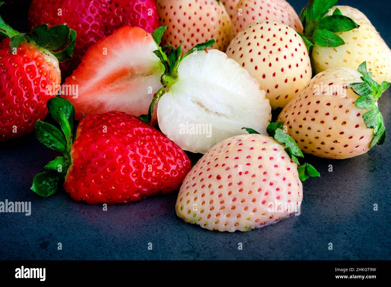 White strawberries hi-res stock photography and images - Alamy