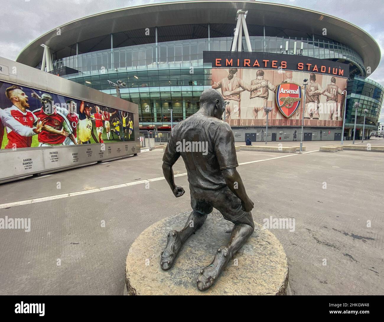 Thierry henry statue High Resolution Stock Photography and Images - Alamy