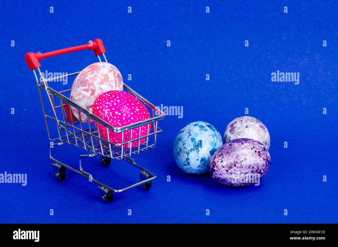 Chicken supermarket trolley hi-res stock photography and images - Alamy