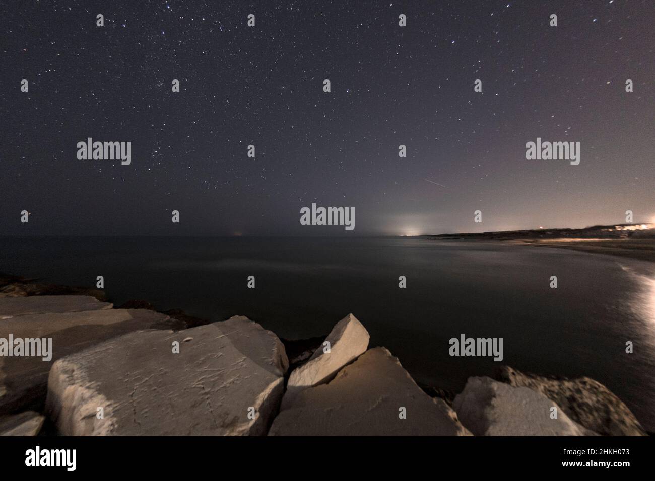 Sea with starry night sky seen from the cliff Stock Photo - Alamy