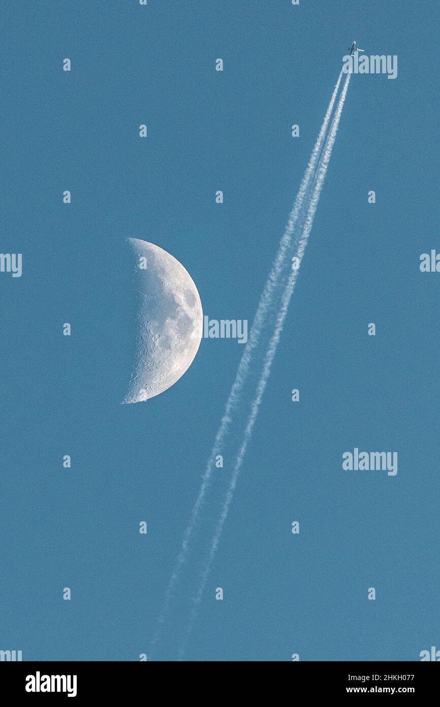 Aircraft passing the moon hi-res stock photography and images - Alamy