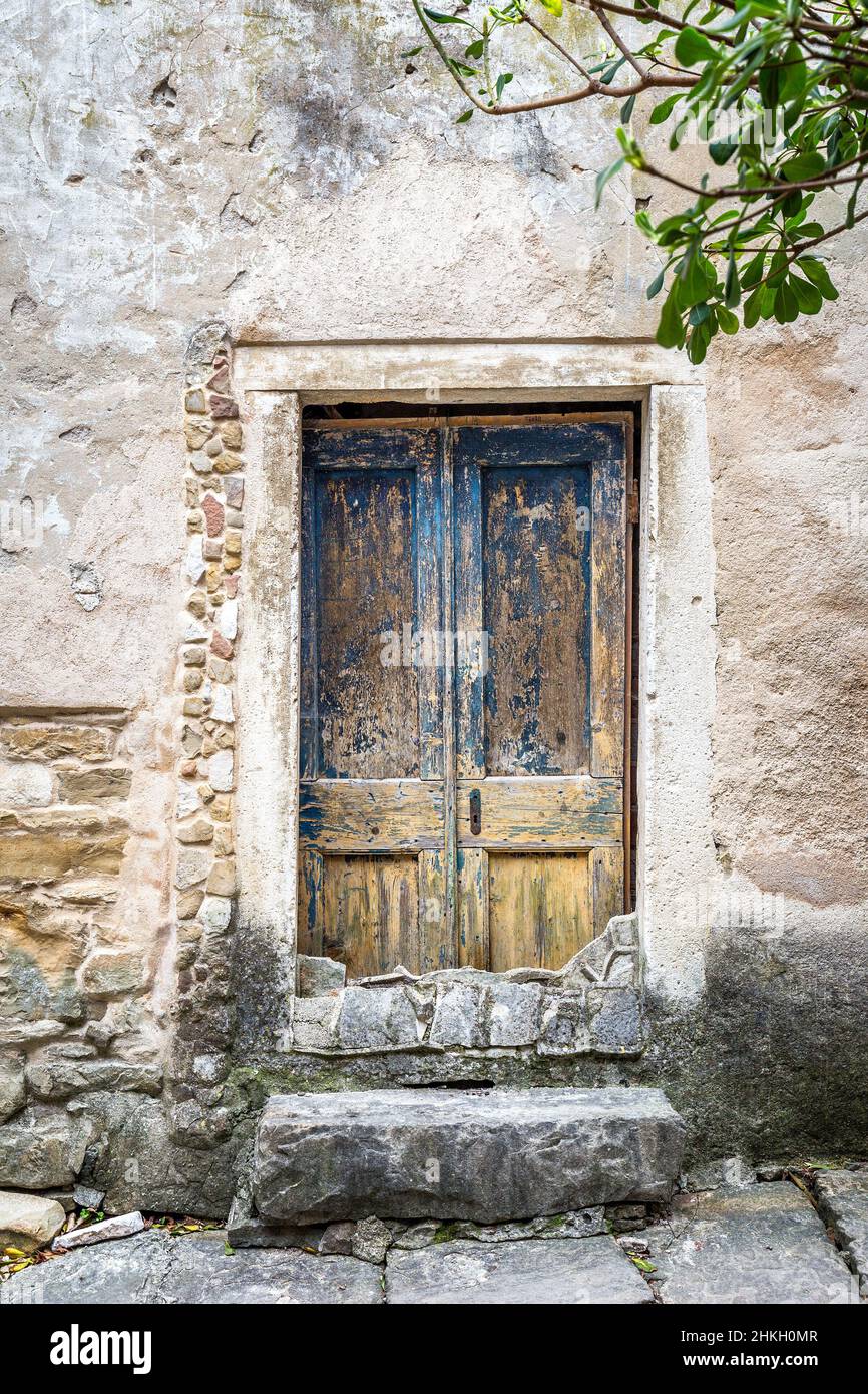Broken entrance door hi-res stock photography and images - Alamy