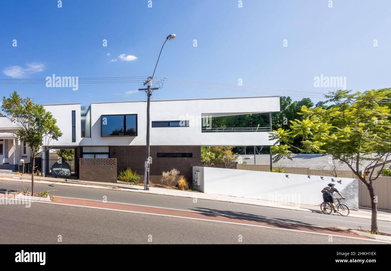 Triangle house design hi-res stock photography and images - Alamy