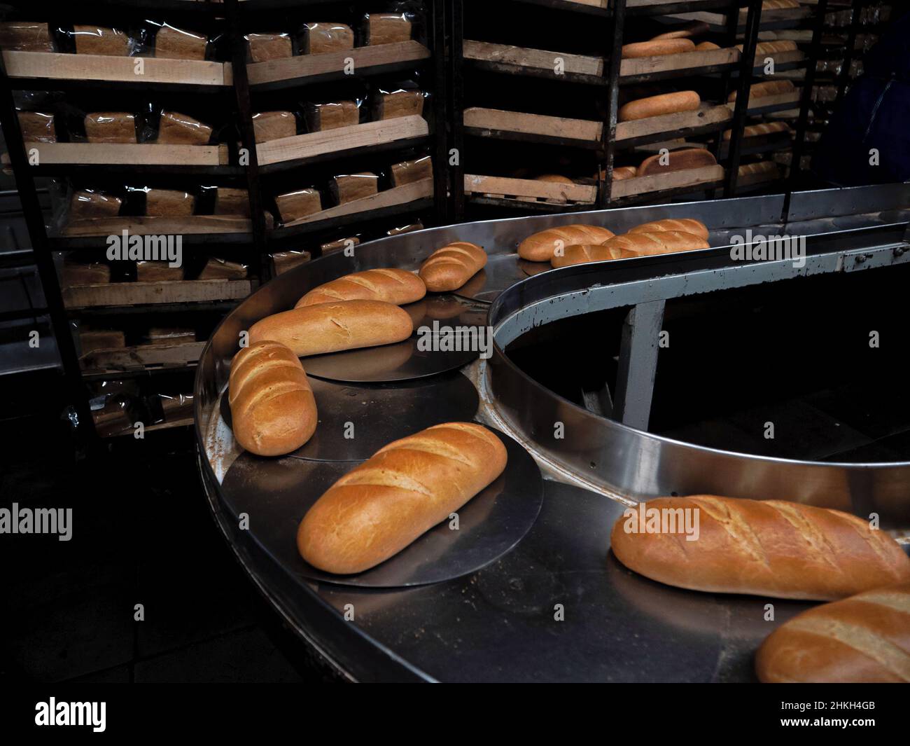 Bakery conveyor belt hi-res stock photography and images - Alamy