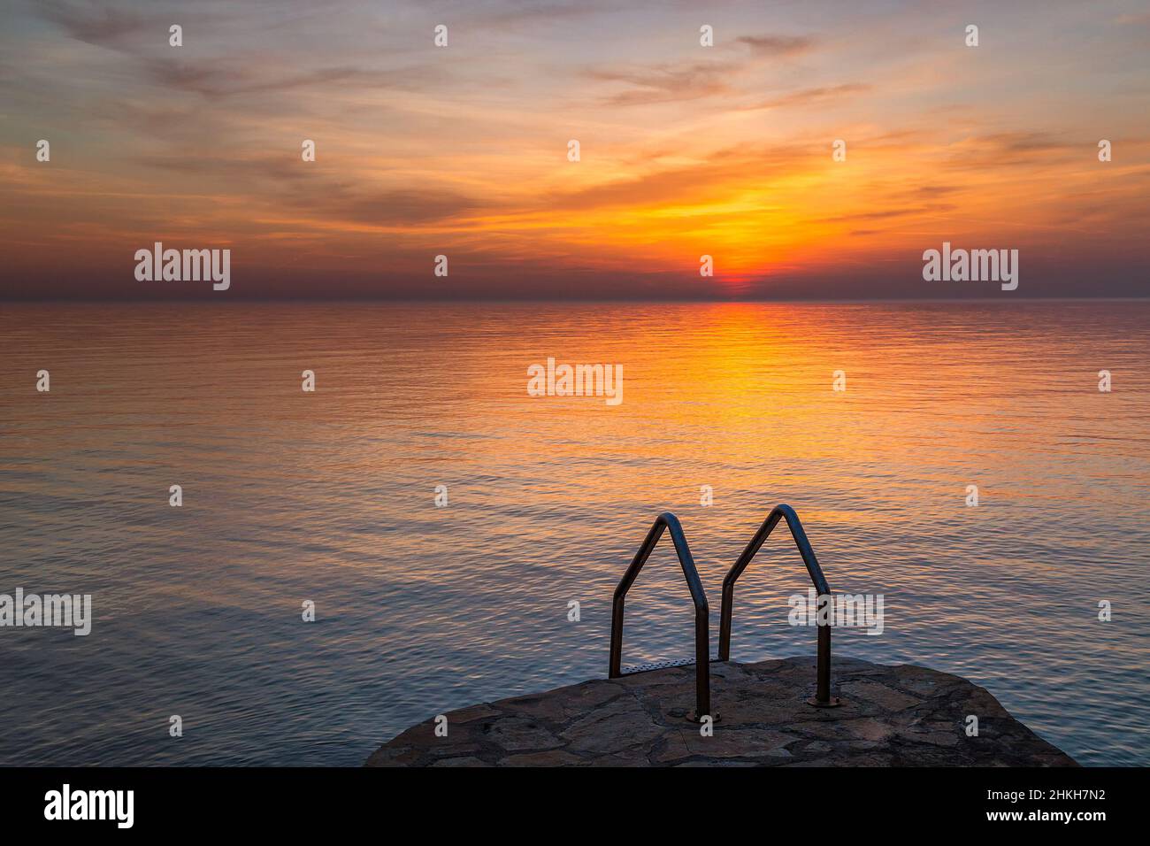Peaceful shore sunset hi-res stock photography and images - Alamy