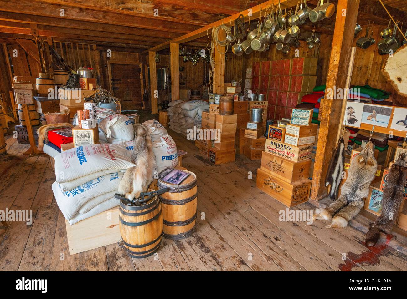 Hudson's bay store interior hi-res stock photography and images - Alamy
