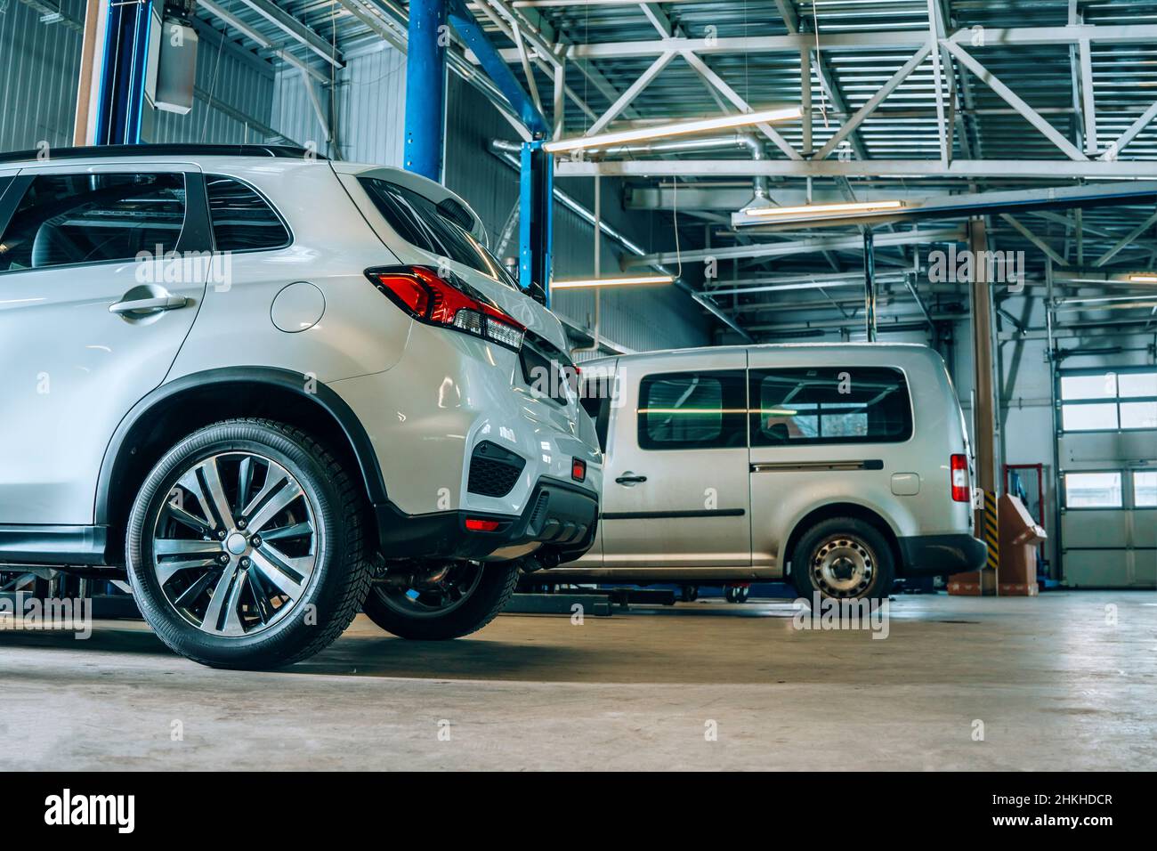 Interior workshop automotive repairing hi-res stock photography and ...