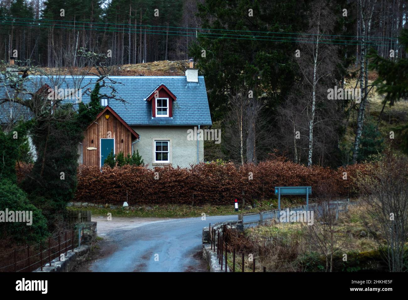 Roadside Cottage in the Scottish Highlands Stock Photo - Alamy