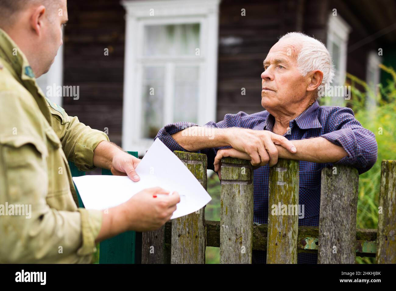 Two russian man talking hi-res stock photography and images - Alamy