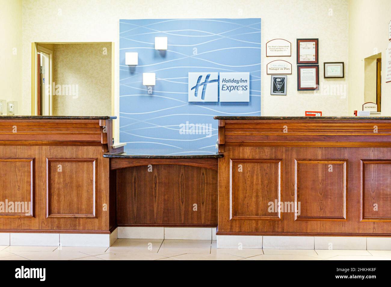 Holiday inn express hotel lobby hi-res stock photography and images - Alamy