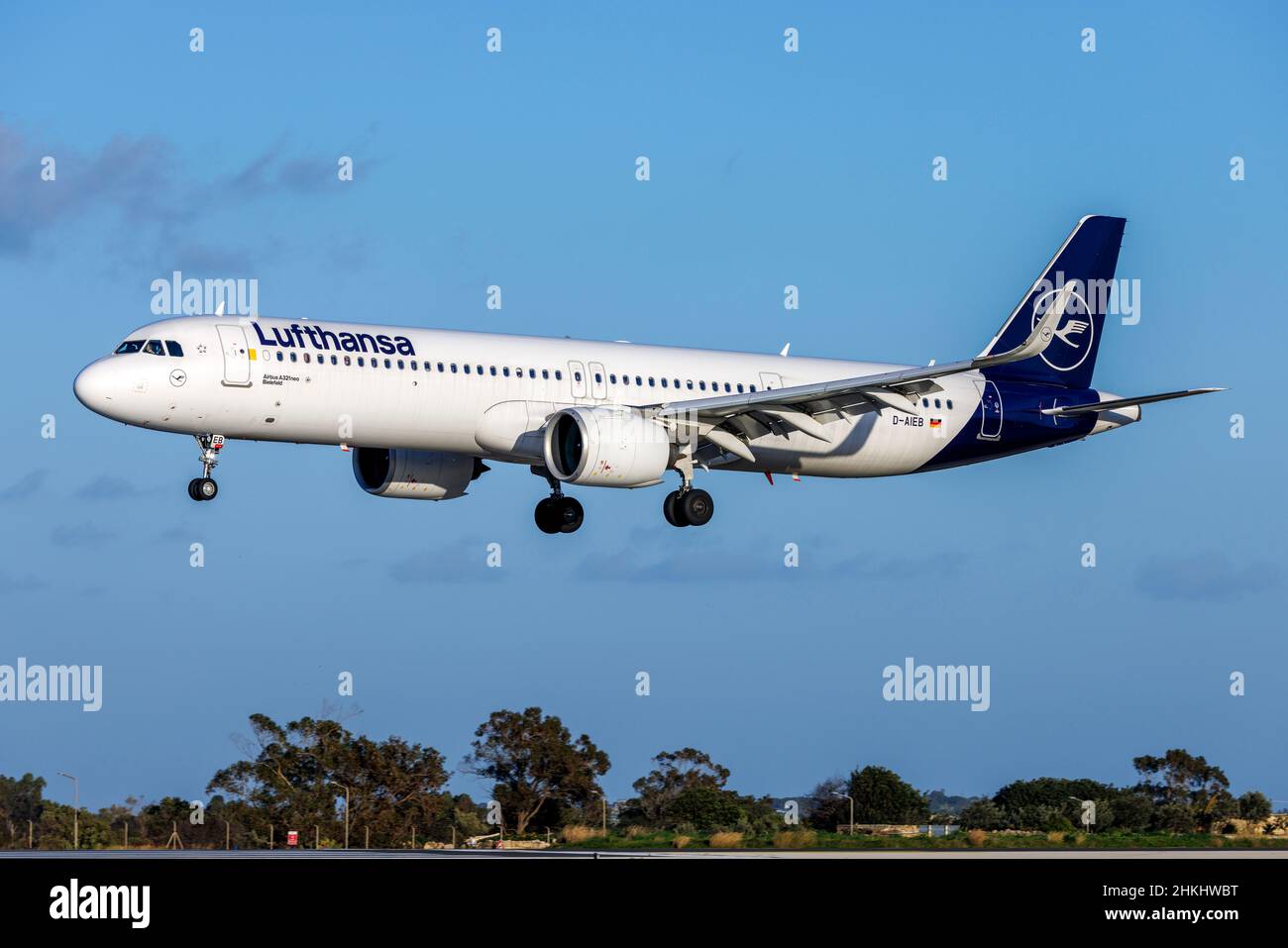 Airbus a321 neo hi-res stock photography and images - Alamy