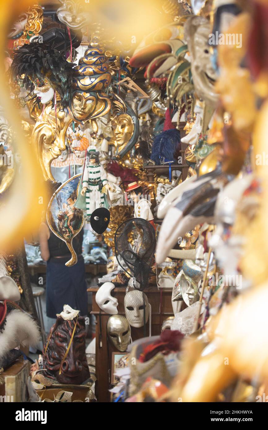 Illustration of an elegant venetian mask hi-res stock photography and ...