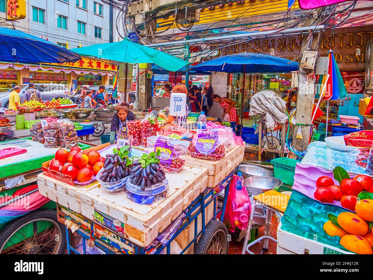 BANGKOK, THAILAND - MAY 12, 2019: The fruit carts on streets of ...