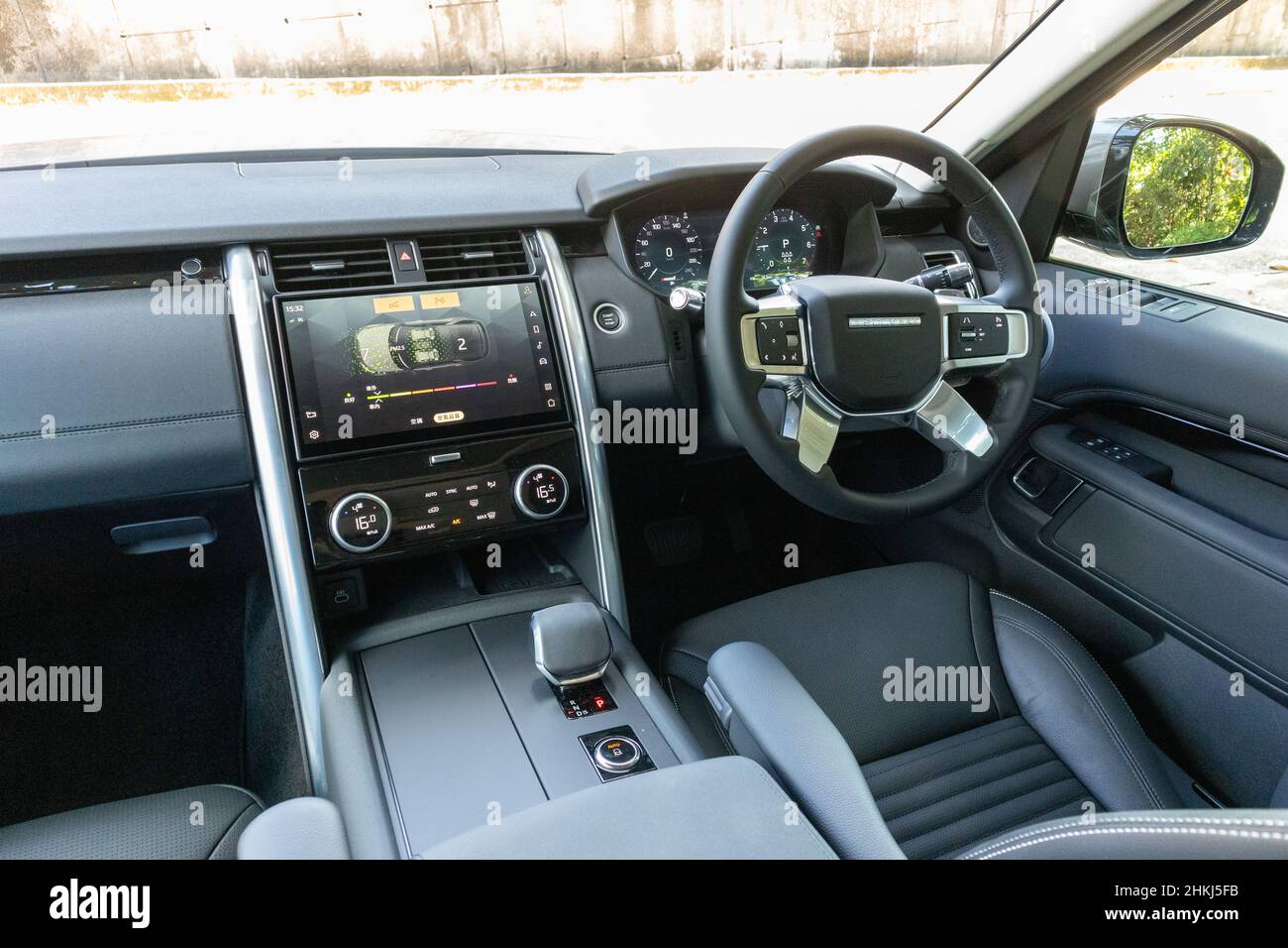 2021 land rover hi-res stock photography and images - Alamy