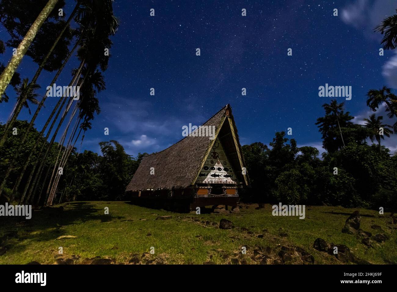 Traditional men's meeting house, Palau Stock Photo - Alamy