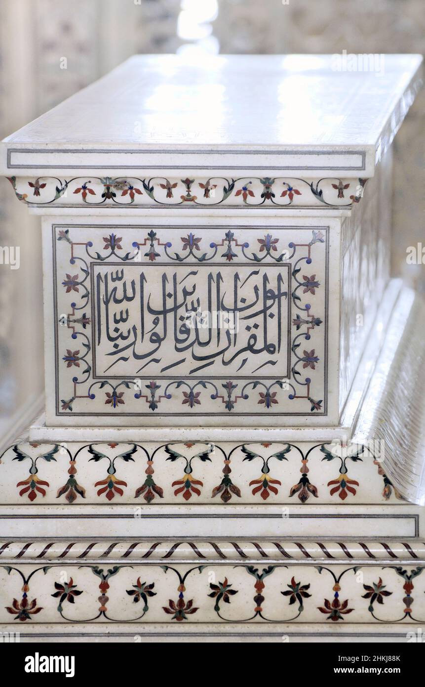 Mumtaz Mahal cenotaph, Taj Mahal, India Stock Photo - Alamy