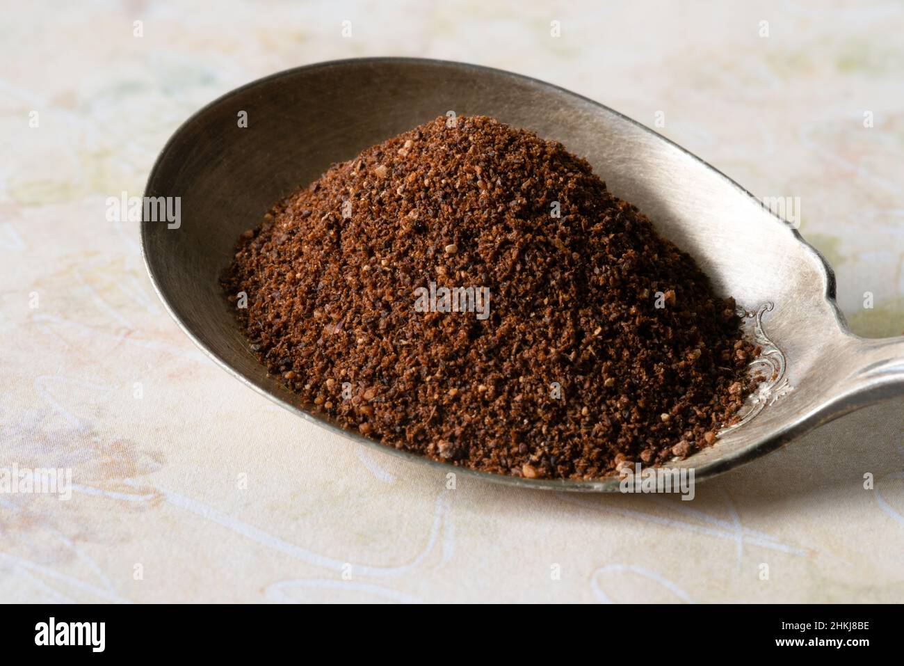 Ground Cloves on a Vintage Spoon Stock Photo - Alamy
