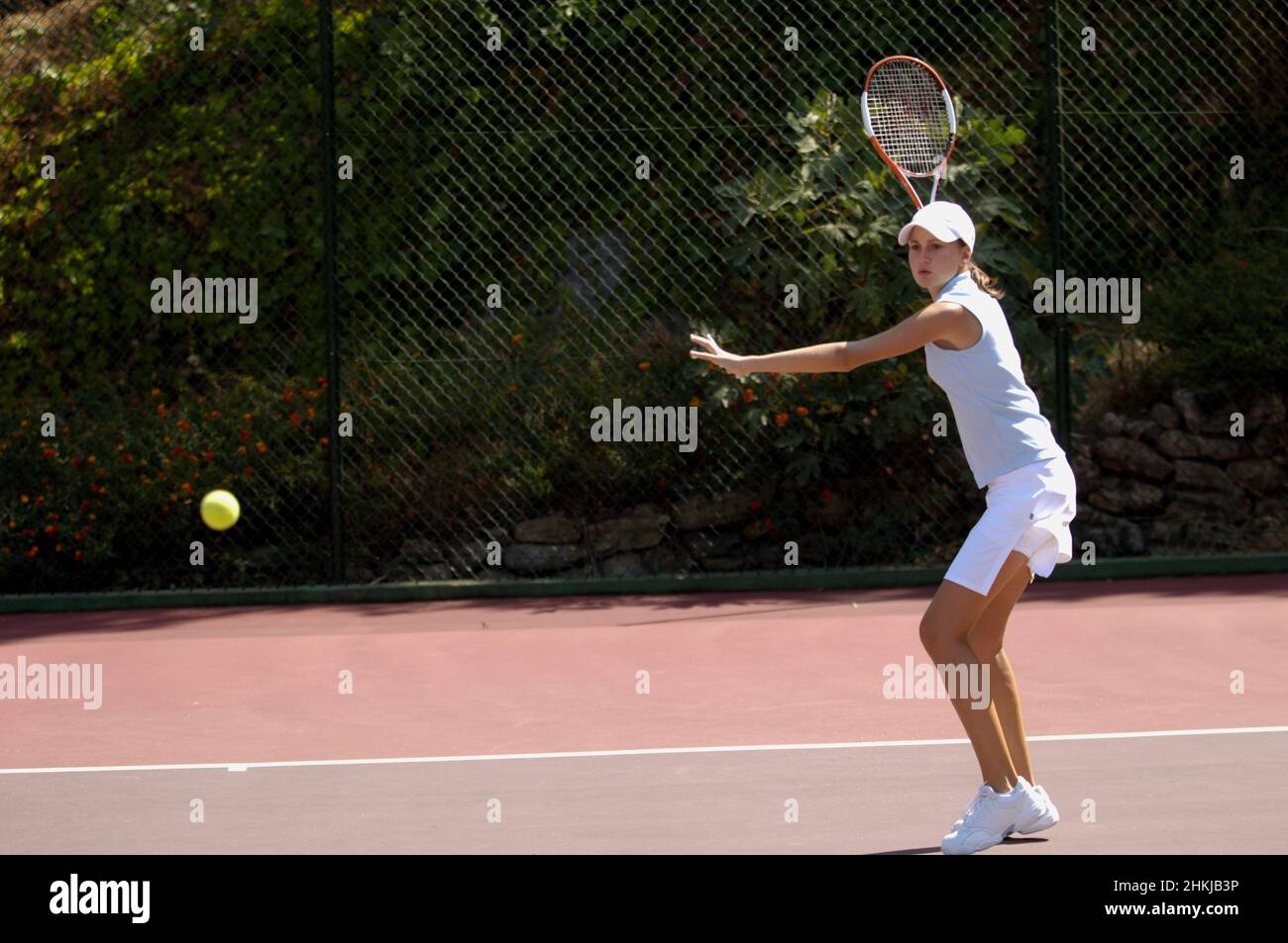 Female tennis player showing forehand return of serve Stock Photo - Alamy