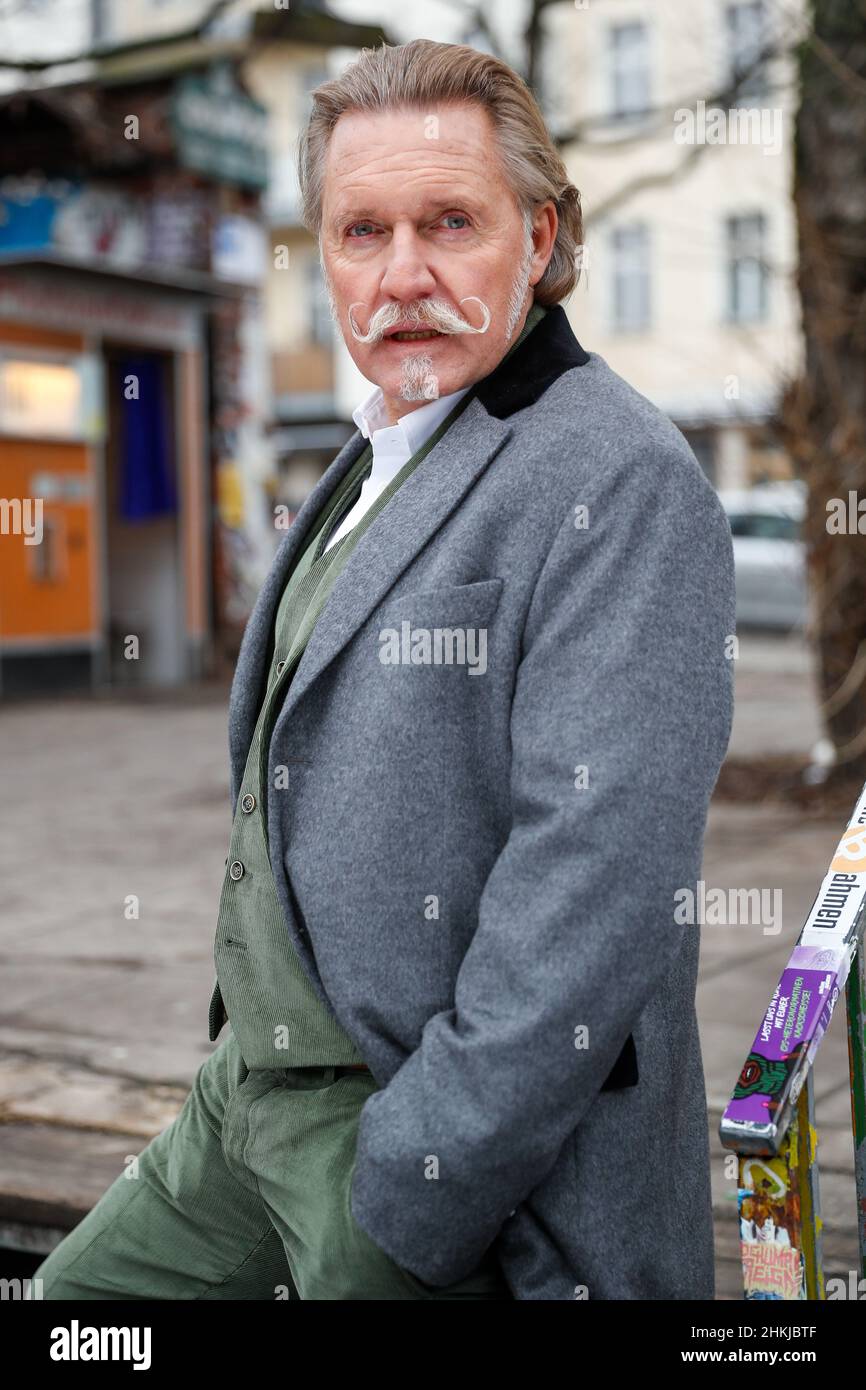 Berlin, Germany. 04th Feb, 2022. EXCLUSIVE - Actor Ingo Lenßen on a ...