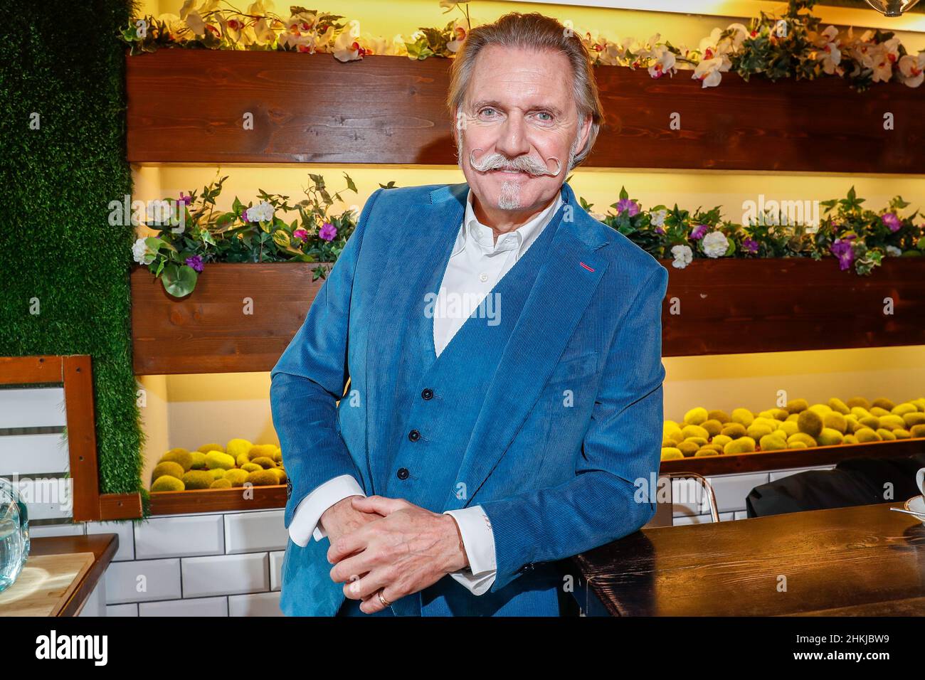 Berlin, Germany. 04th Feb, 2022. EXCLUSIVE - Actor Ingo Lenßen on a ...