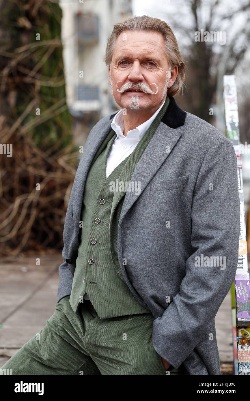 Berlin, Germany. 04th Feb, 2022. EXCLUSIVE - Actor Ingo Lenßen on a ...