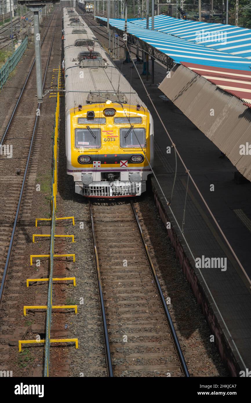 Indian railway platform in Mumbai, India Stock Photo - Alamy