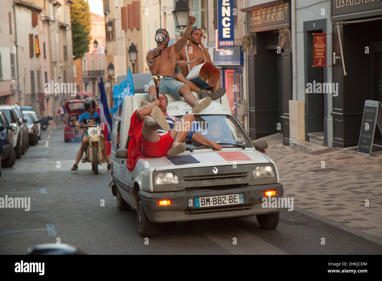 Celebrating victory france hi-res stock photography and images - Alamy