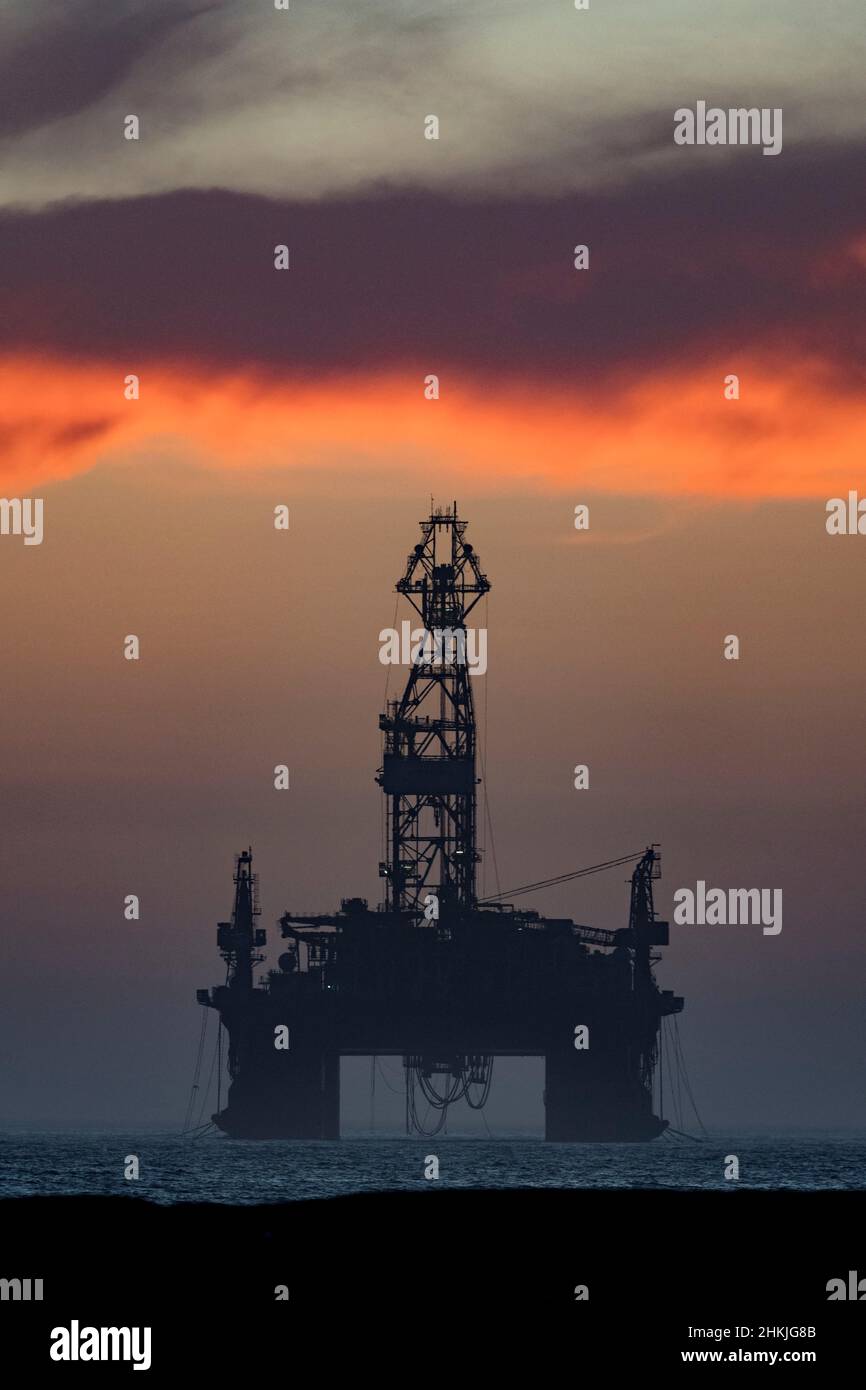 Oil rig off the coast of Walvis Bay, Namibia Stock Photo - Alamy