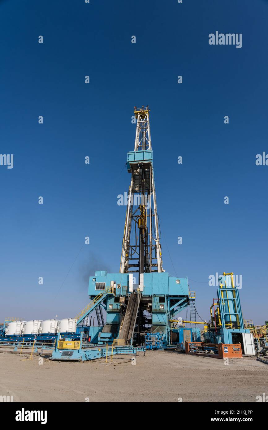 Oil drilling rig Stock Photo - Alamy