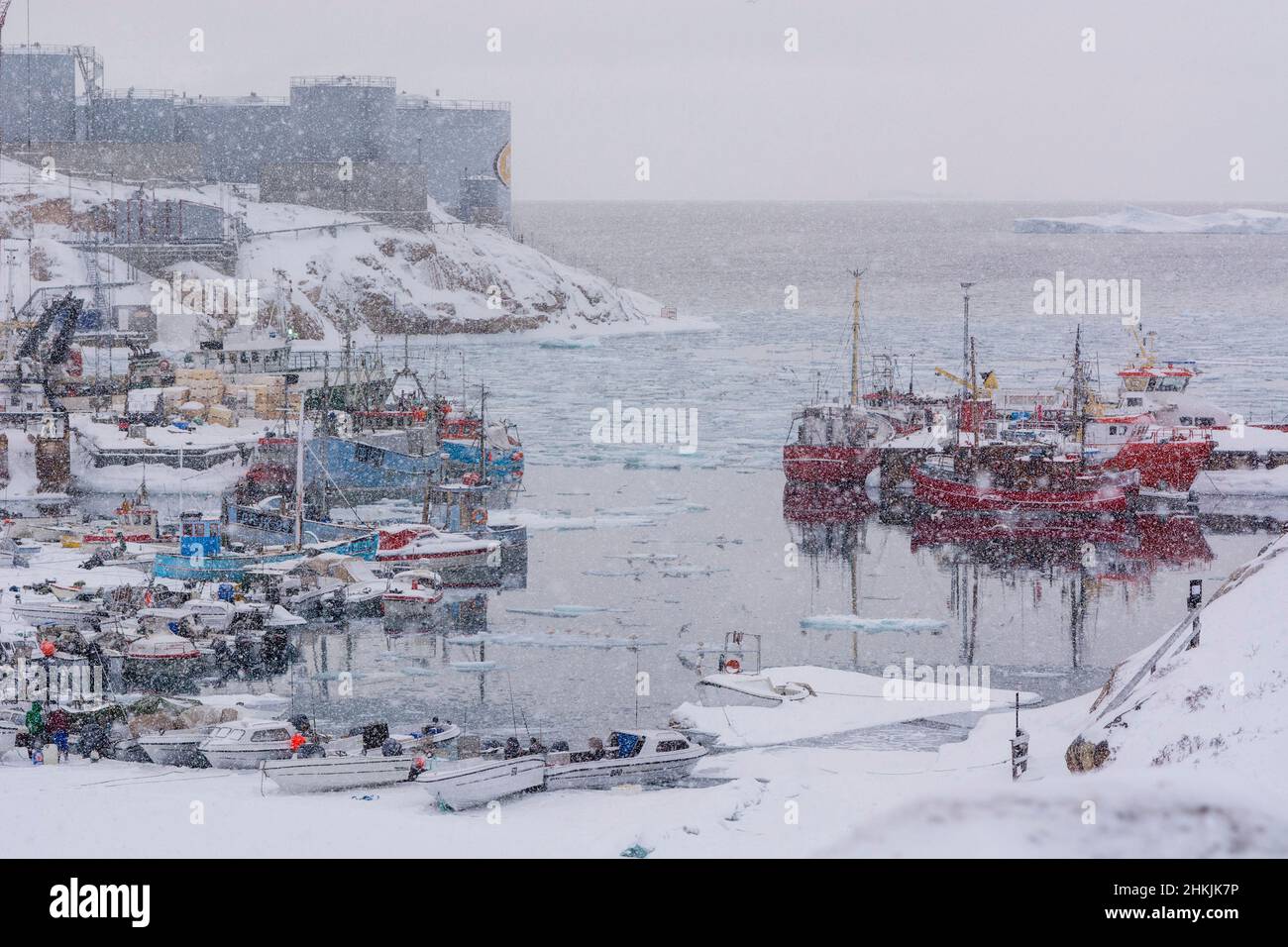 Harbor during a snow storm Stock Photo - Alamy