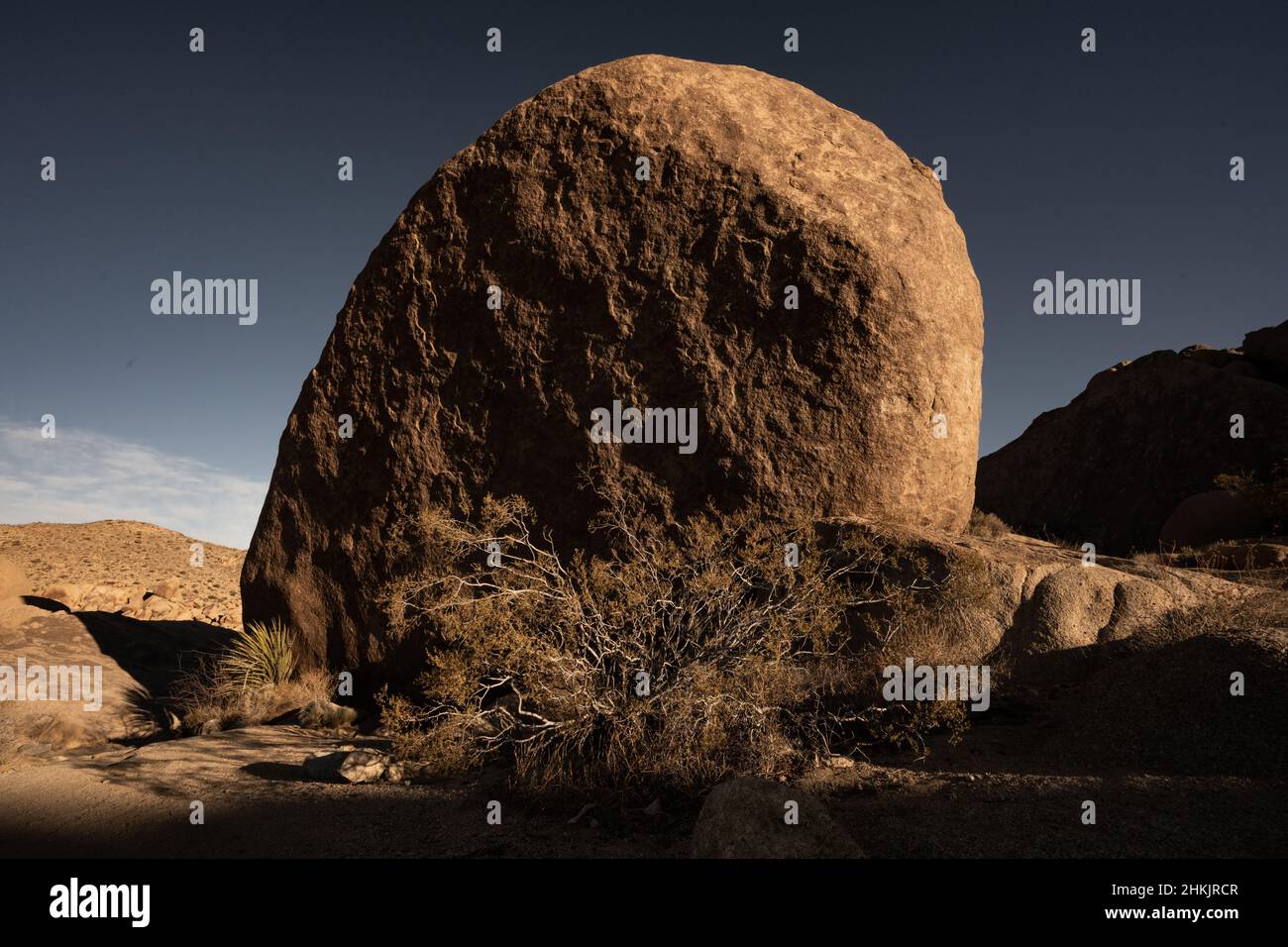 Giant Rock Along the Split Rock Nature Trail in Joshua Tree Stock Photo ...