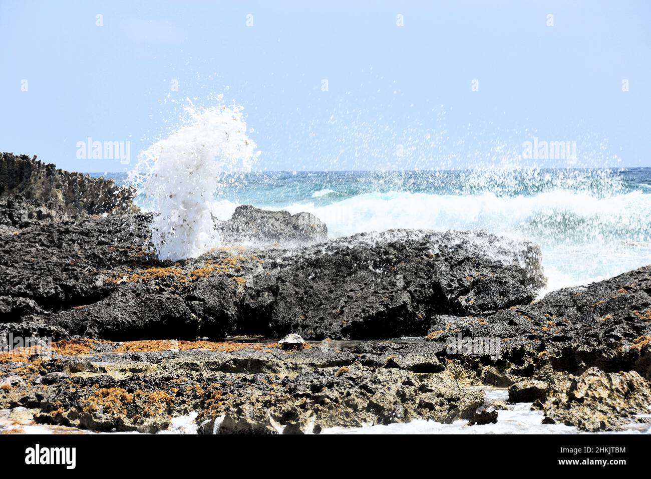 Breaking waves on rocks Stock Photo - Alamy