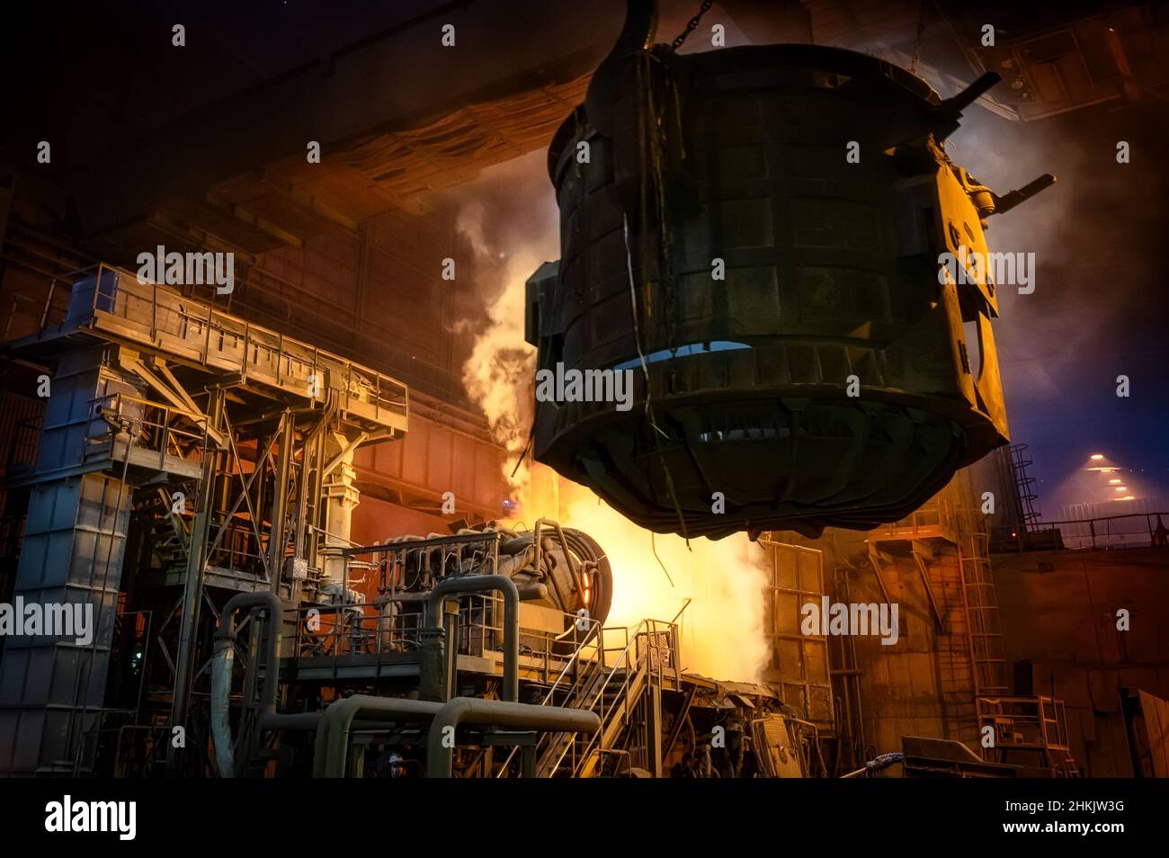 Bucket beam hi-res stock photography and images - Alamy