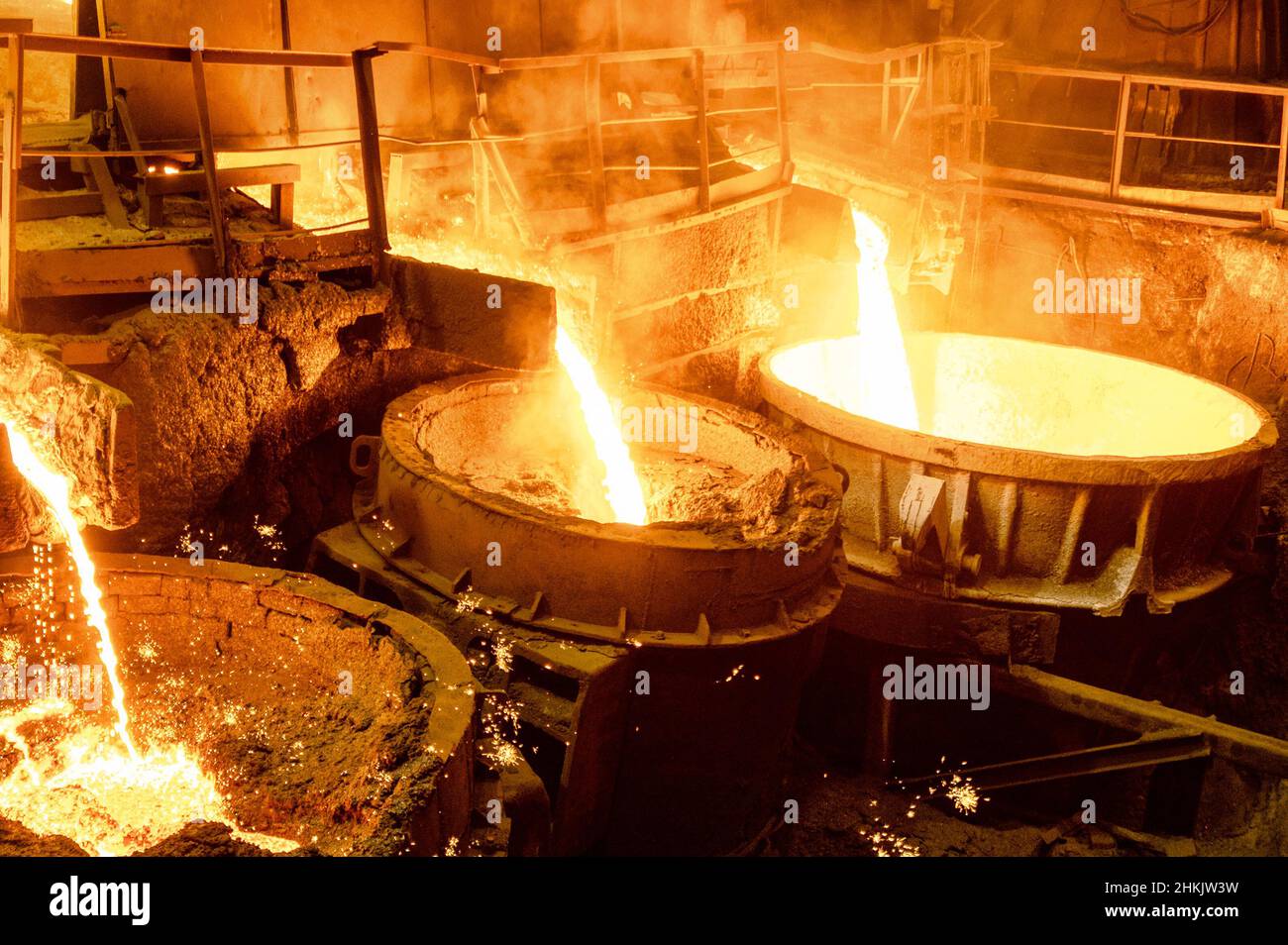 Molten metal work hi-res stock photography and images - Alamy