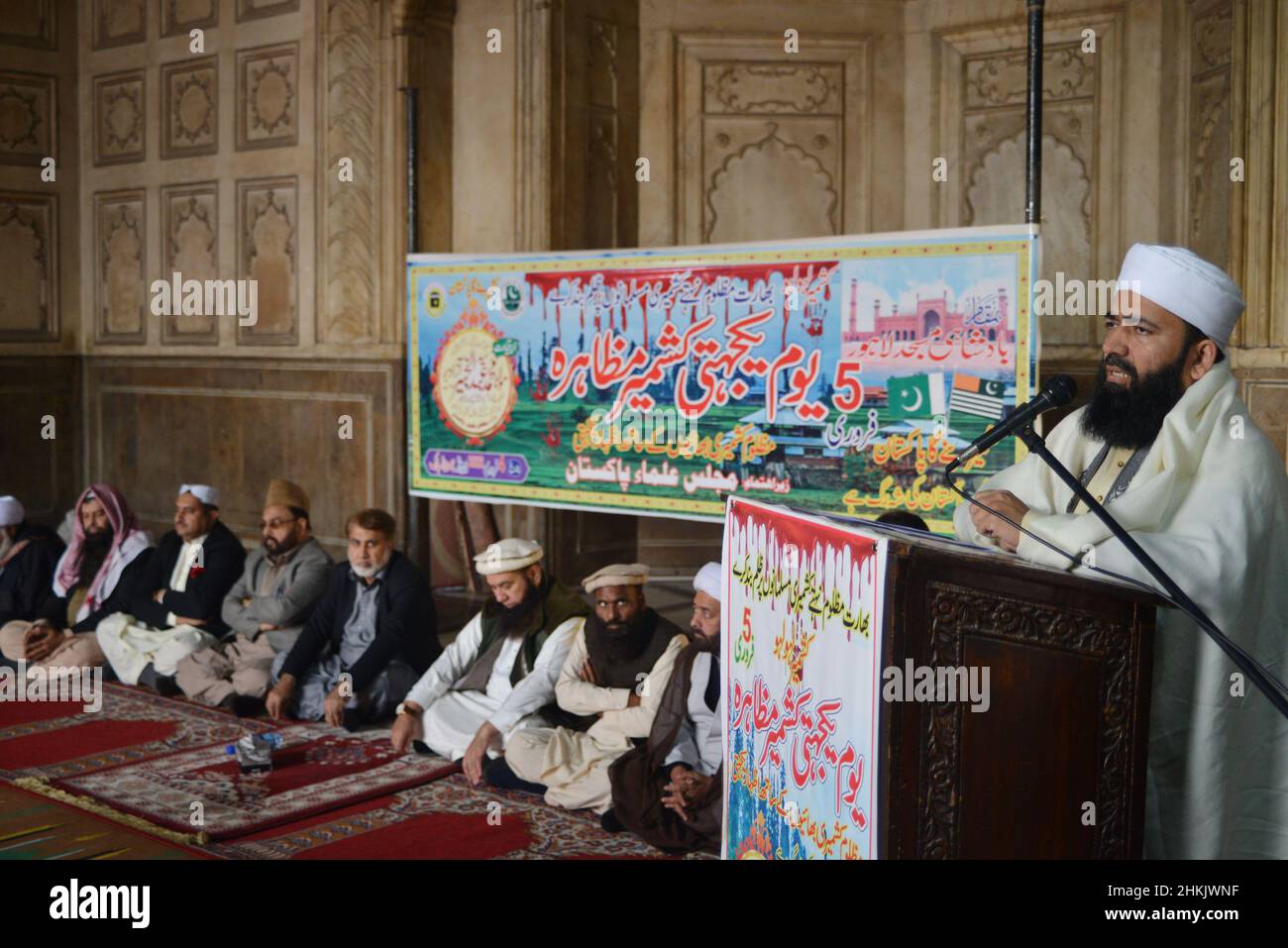 Lahore, Pakistan. 04th Feb, 2022. Chairman Ruet-e-Hilal Committee ...