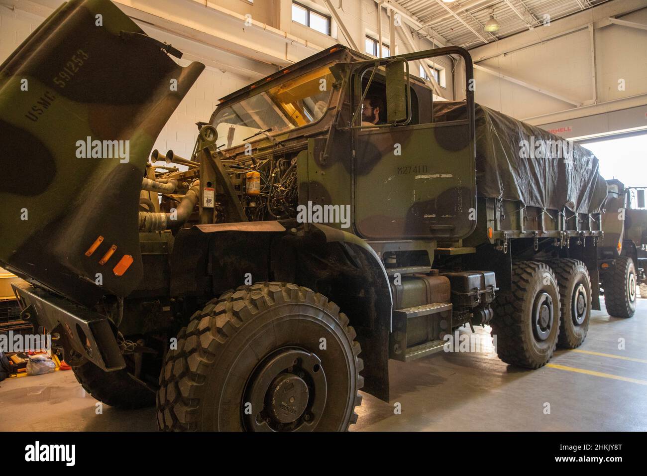 Medium tactical vehicle replacement mtvr hi-res stock photography and ...