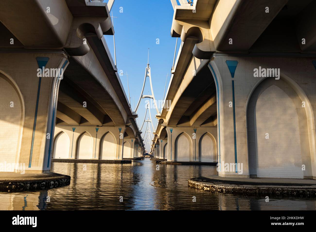Flyover shot hi-res stock photography and images - Alamy