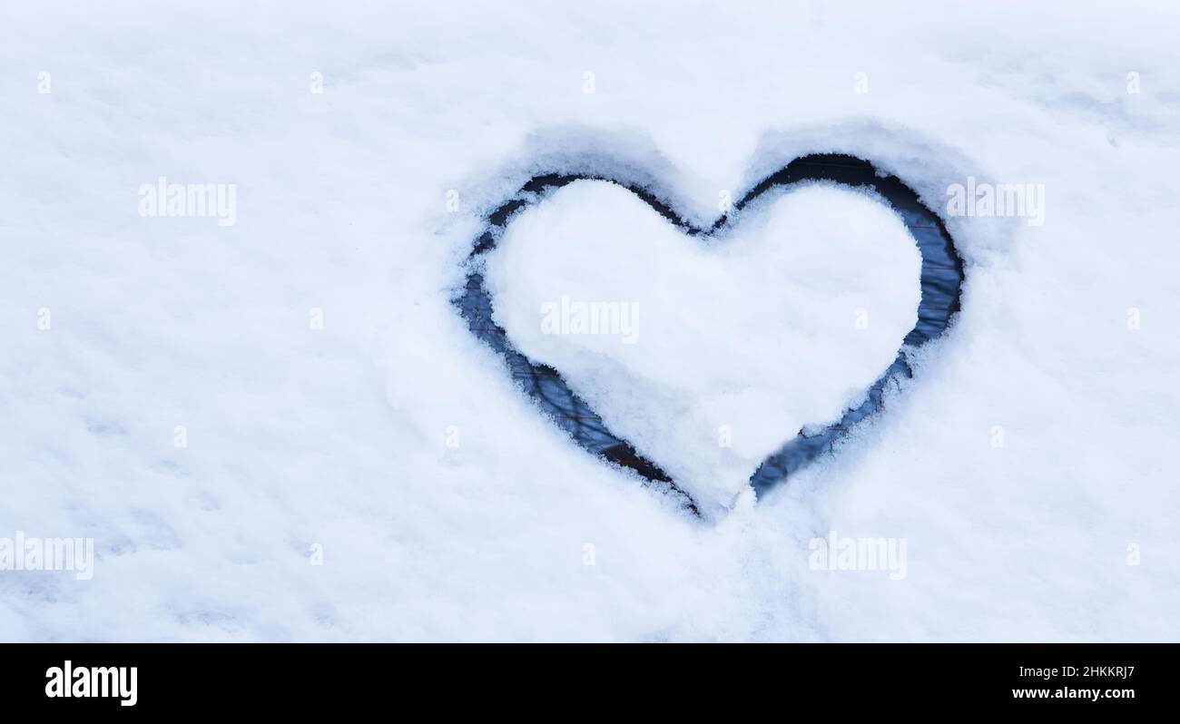 Car heart on window hi-res stock photography and images - Alamy