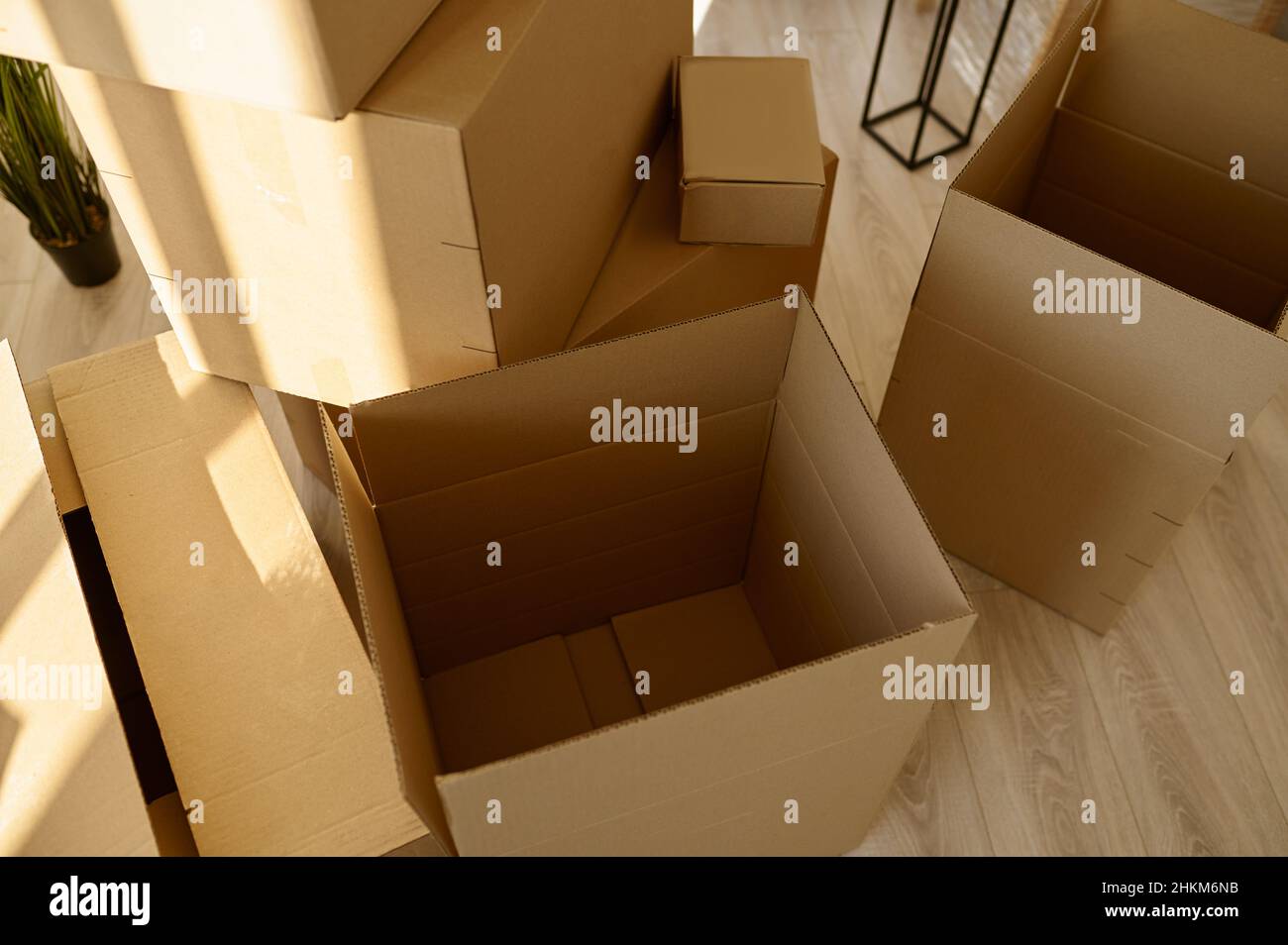 Empty cardboard boxes hi-res stock photography and images - Alamy