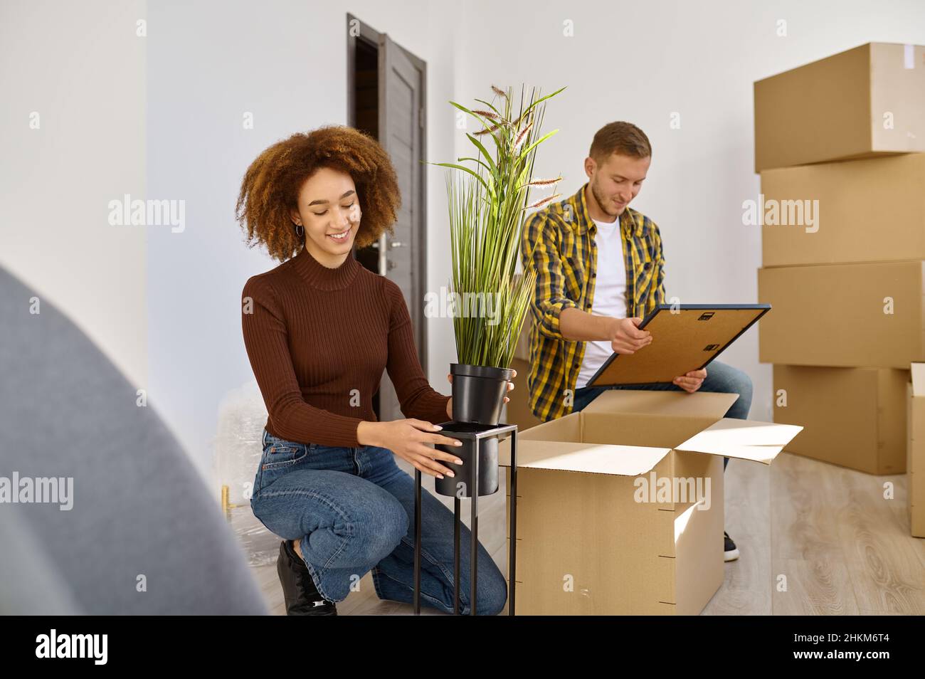 Young married couple arranging their new apartment Stock Photo - Alamy