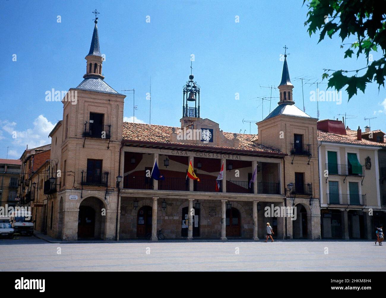 FACHADA DEL AYUNTAMIENTO DE BURGO DE OSMA EN LA PLAZA MAYOR - SIGLO ...