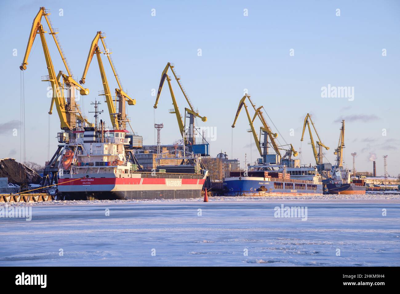 VYBORG, RUSSIA - JANUARY 25, 2022: Ships in the Vyborg cargo port on a ...