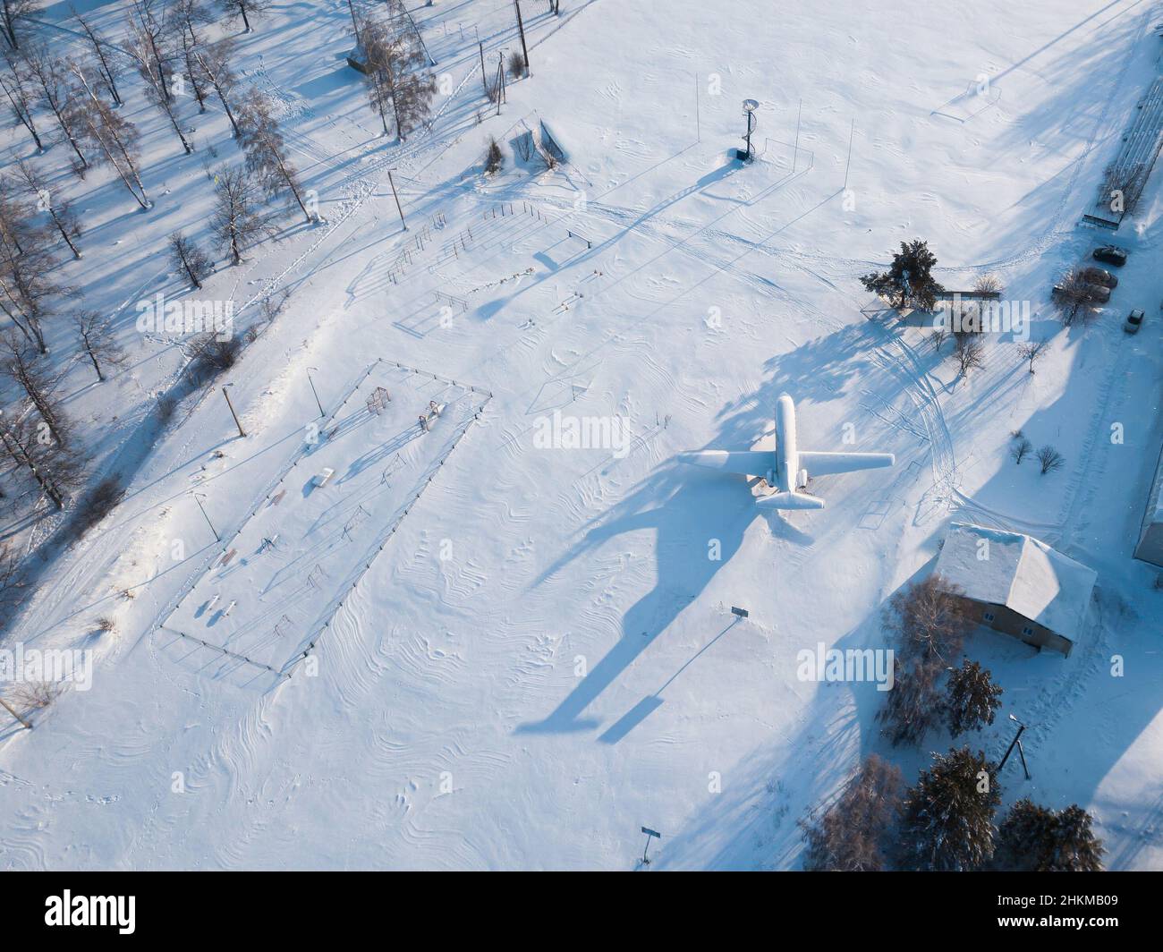 Airplane farmhouse transportation hi-res stock photography and images ...