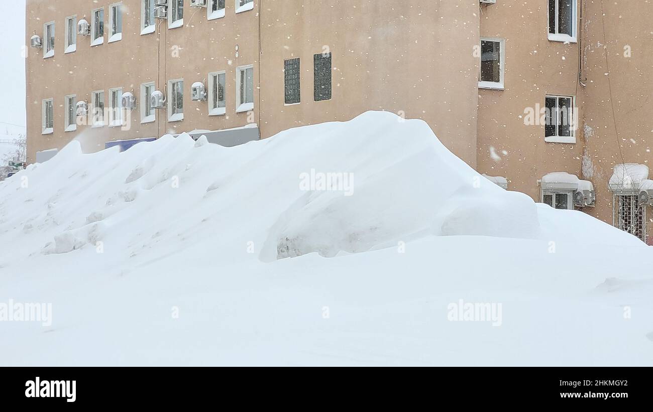 Snowdrift huge hi-res stock photography and images - Alamy