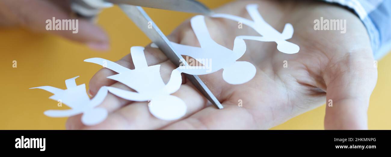 Paper chain figures hi-res stock photography and images - Alamy