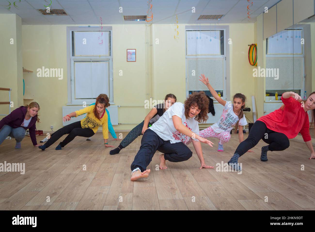 Group activity in gym class hi-res stock photography and images - Alamy