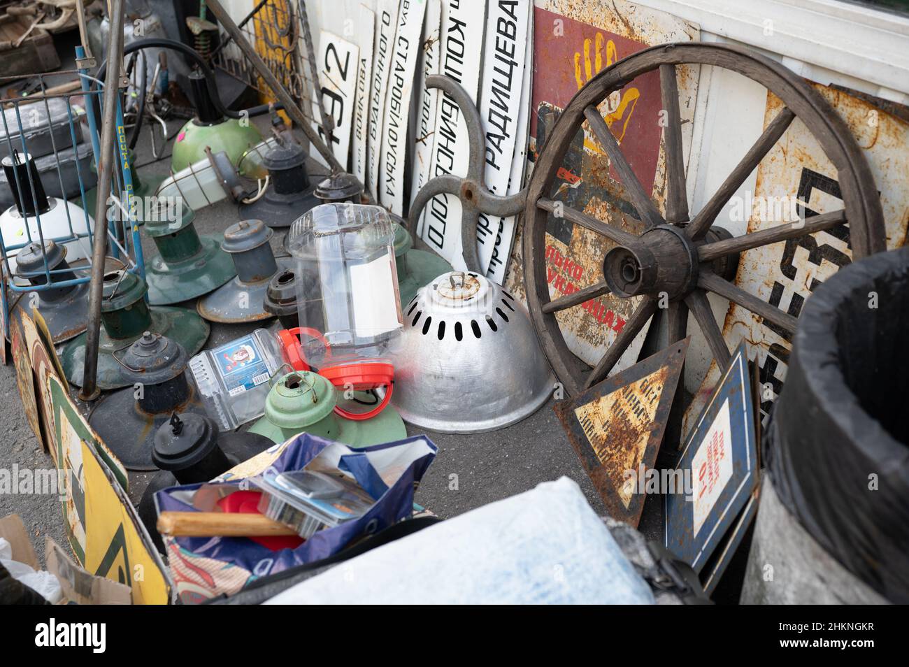 You can find almost anything at the Petrivka (Pochaina) market in Kyiv ...