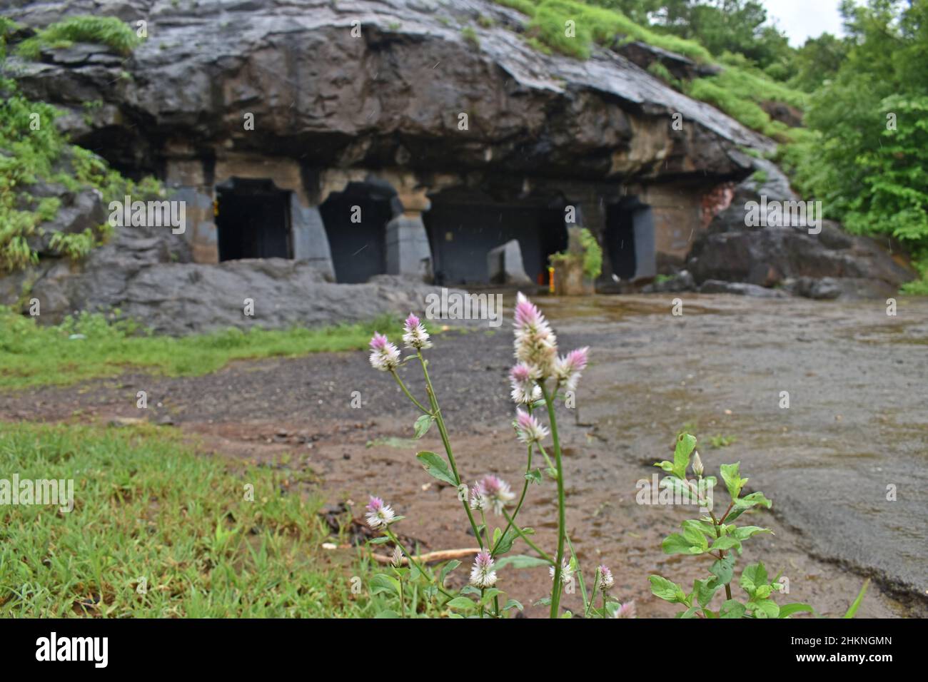 lonad caves - bhiwandi caves maharashtra Stock Photo - Alamy