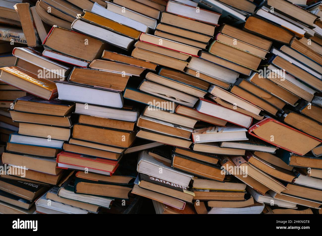 Piles of old books at the flea market hi-res stock photography and ...