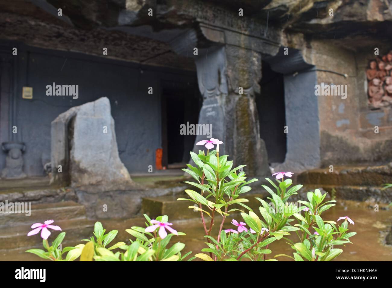lonad caves - bhiwandi caves maharashtra Stock Photo - Alamy